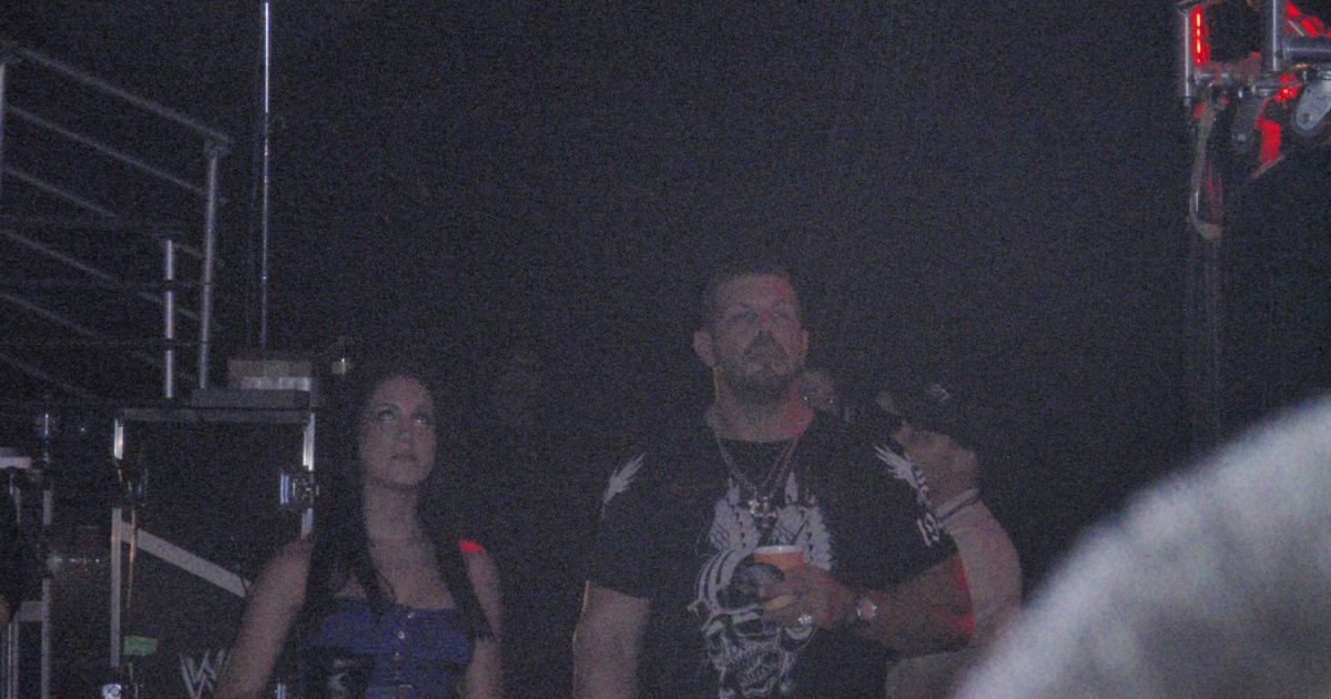 EXCLUSIVE PICS: Luther Reigns Backstage at SD! Last Night - Wrestlezone