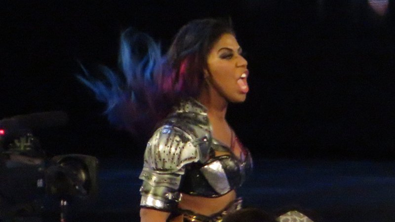 Ember Moon Makes Her WWE RAW Debut (Photos / Video) - Wrestlezone