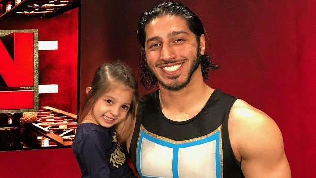 Mustafa Ali's Ringside Reunion W/ His Daughter (VIDEO)