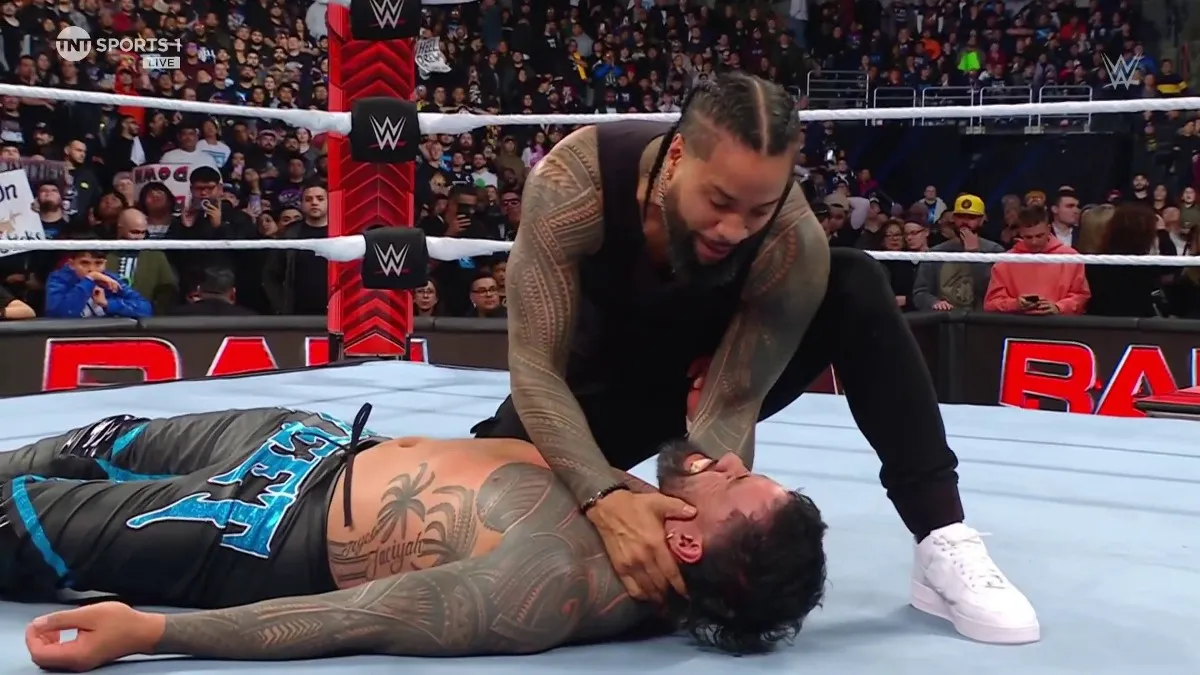 Jimmy Uso Costs Jey Uso Title Match, Attacks Him On WWE RAW - Wrestlezone