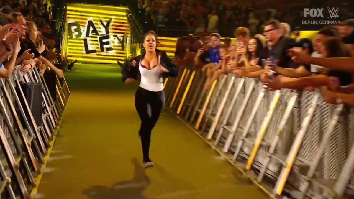 Bayley Returns On 8/30 WWE SmackDown