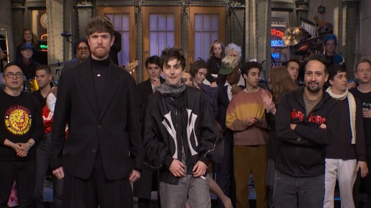 Bowen Yang Wears NJPW Shirt On 'Saturday Night Live'