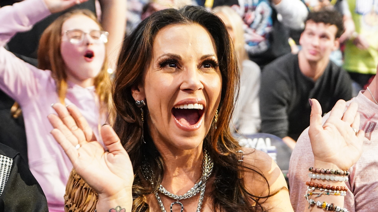 Ray Lyn: Mickie James Could Wrestle A Broomstick And Make It Look Good ...