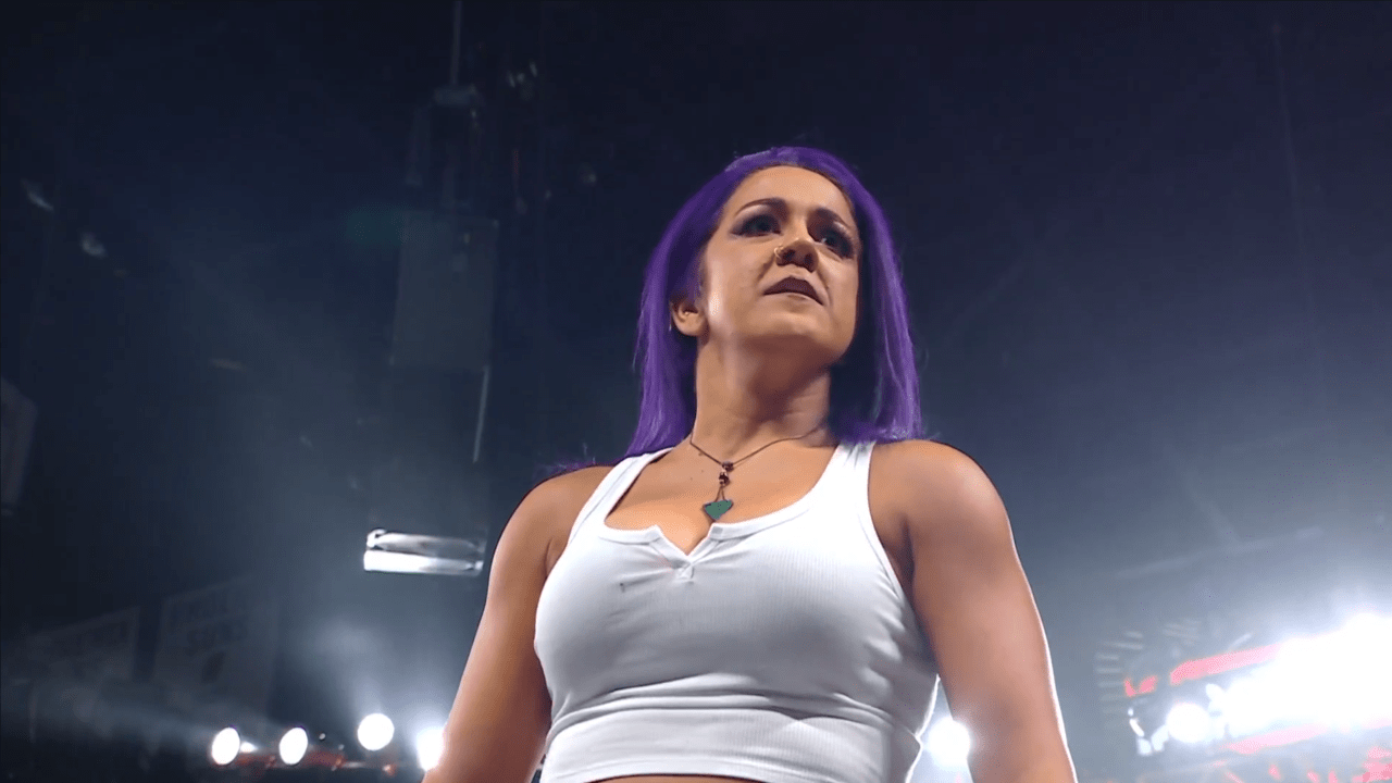 Bayley Returns On WWE RAW - Wrestlezone