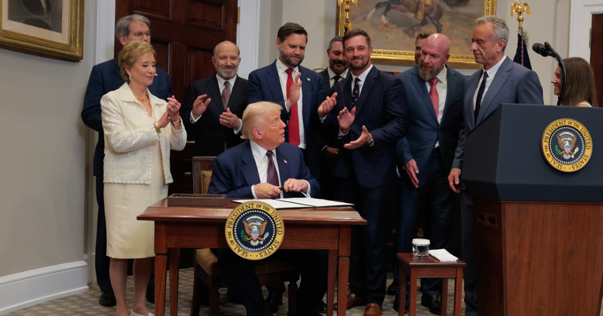 Donald Trump Cabinet Members Attend WWE Saturday Night's Main Event ...
