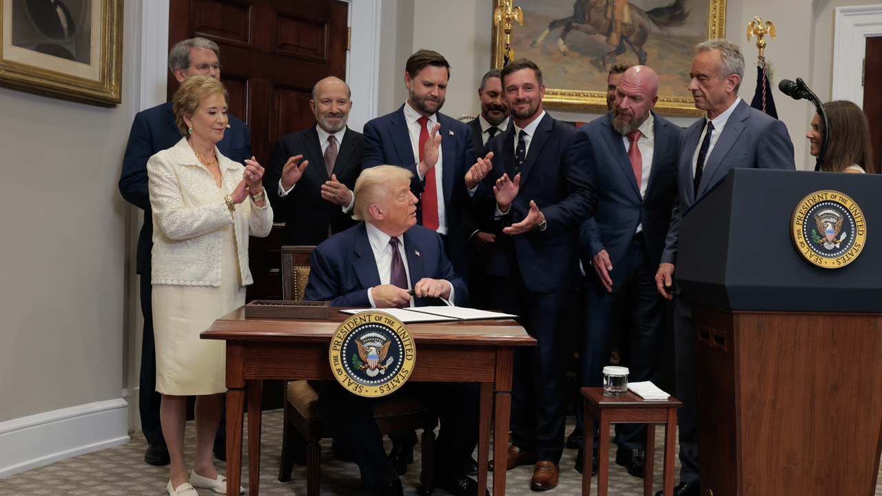 Donald Trump Cabinet Members Attend WWE Saturday Night's Main Event ...