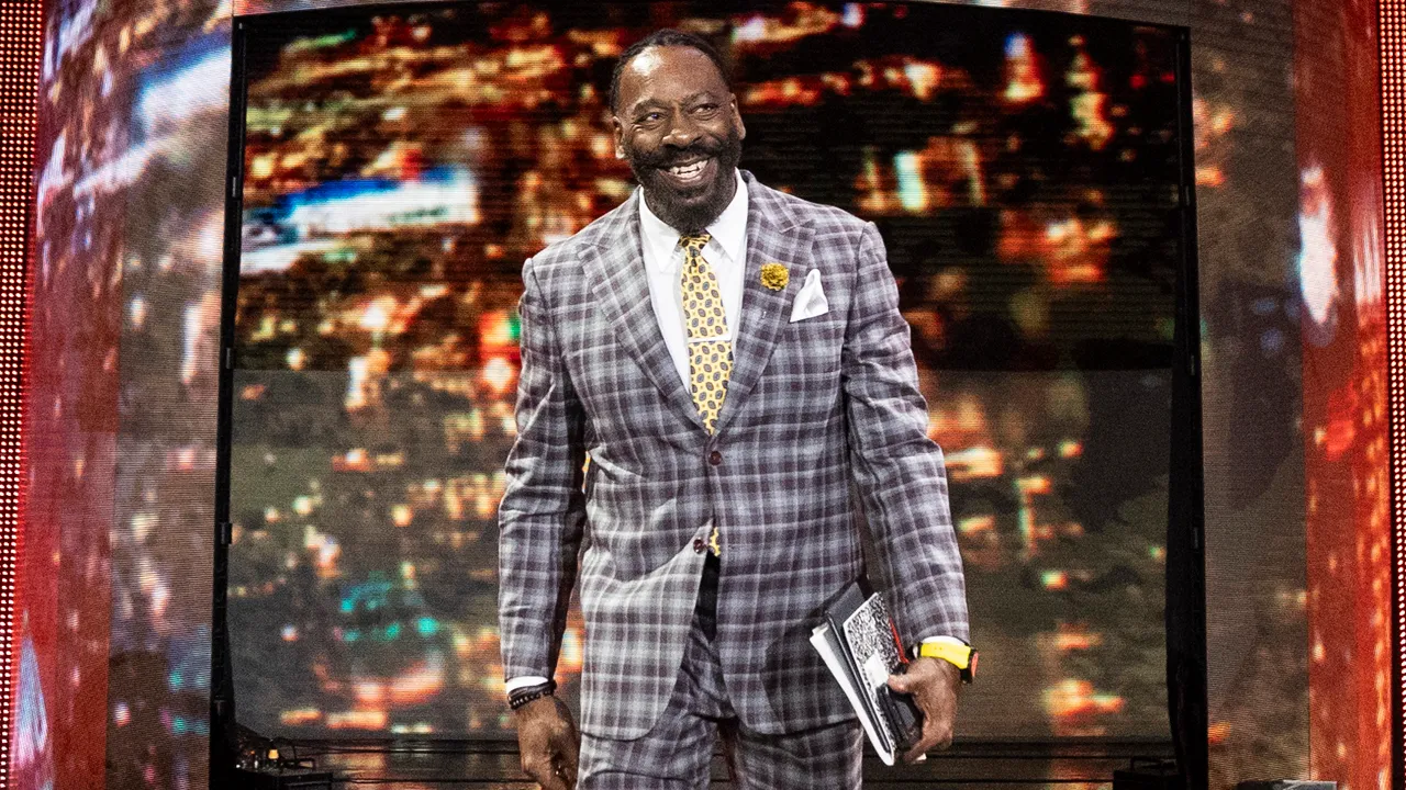 WWE NXT Playfully References Booker T’s Worst Commentator Award ...