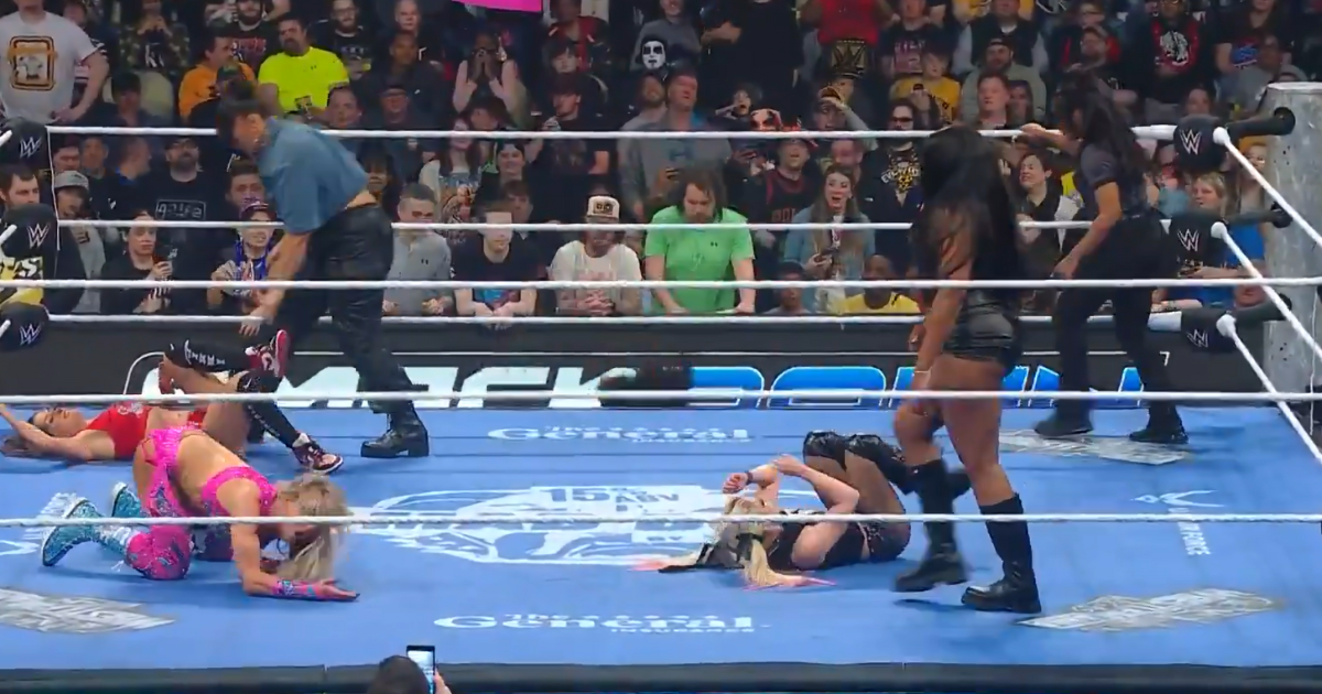 Nikki Bella Seemingly Injured After WWE SmackDown Match