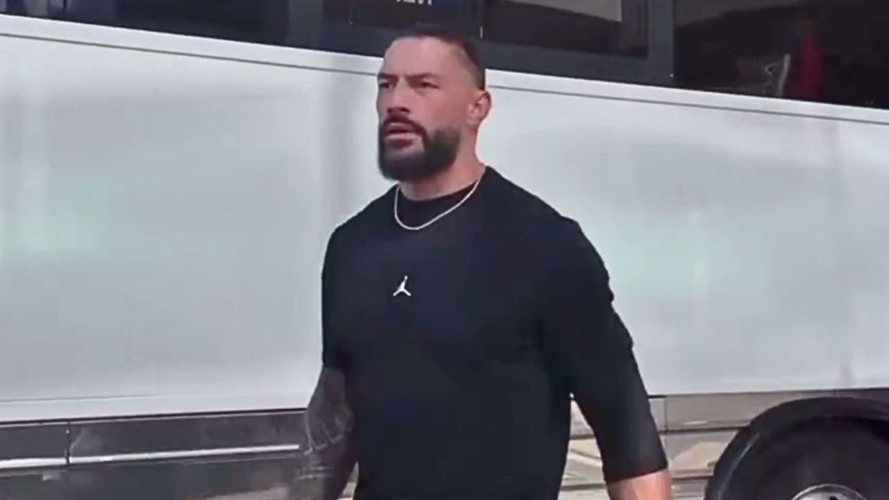 WATCH: Fan Grabs Roman Reigns Before Jey Uso Intervenes At WWE Event ...